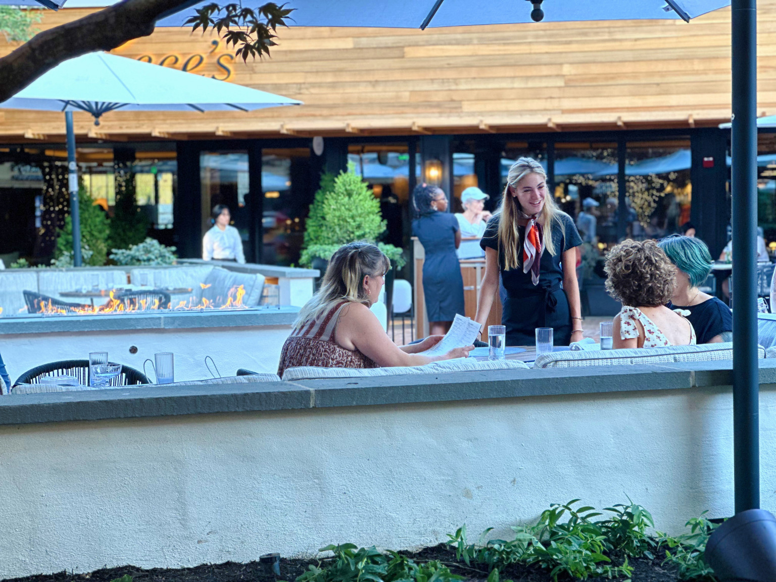 Cece's Roland Park - The Village of Cross Keys